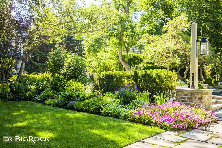 A Peek Inside Our Beds: Traditional Landscape Ideas For Your Flower ...